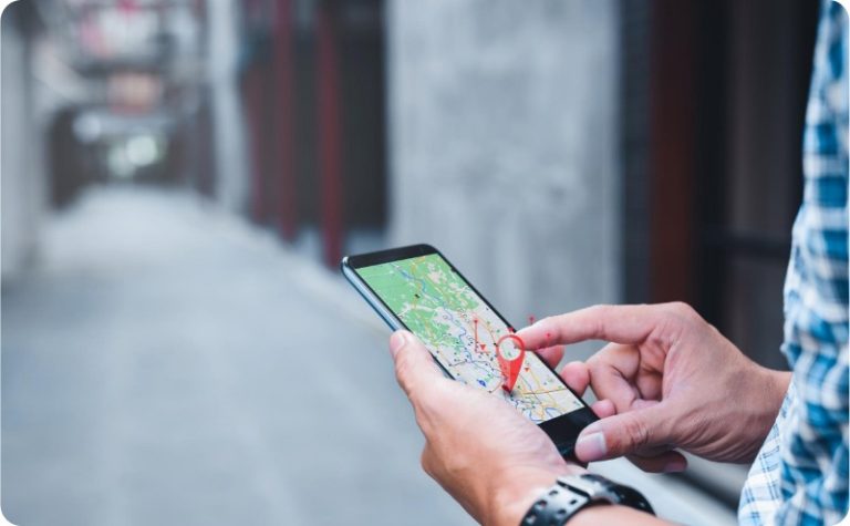 Roaming vs Mobile Data: A Guide for Travelers & Operators