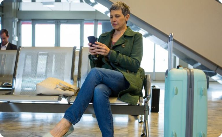 Roaming vs Mobile Data: A Guide for Travelers & Operators